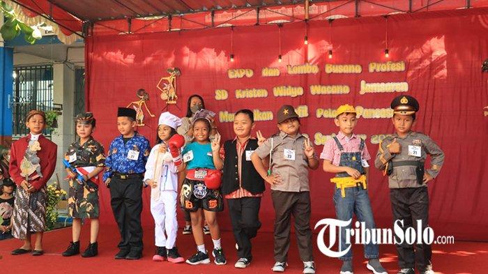 Fashion Show Busana Profesi, Cara SD Kristen Widya Wacana Ajak Siswa ...