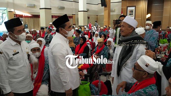 Tak Jadi Hadir Sambut Jemaah Haji Kloter Pertama di Embarkasi Solo, Ganjar Digantikan Taj Yasin ...