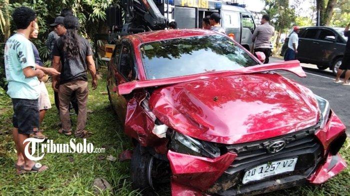 Ringsek! Kecelakaan Mobil Agya vs Honda Supra di Jalan Solo-Tawangamangu, Yang Naik Motor Luka ...