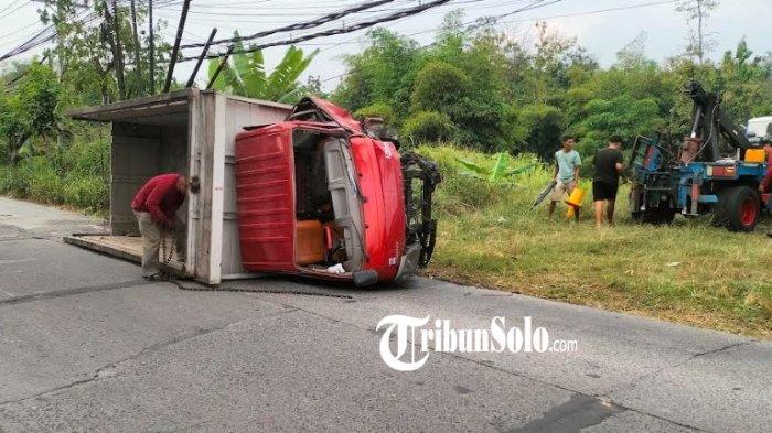 3 Fakta Truk Terguling di Sambi Boyolali Jateng : Tabrak Tiang Besi ...