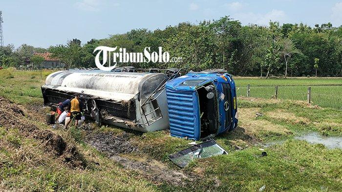 KRONOLOGI Truk Tangki Pengangkut Bio Solar Terguling di Tol Sragen Jateng, Diduga Sopir ...