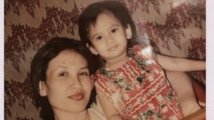 Jarang Terekspos, Inilah Sosok Lucy Maywati Ibunda Vanessa Angel ...