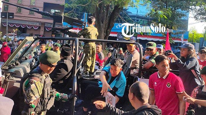 Gaya Gibran di Pawai Pembangunan Kota Solo : Pakai Baju Jukir, Jan Ethes Pakai Seragam TNI AD ...