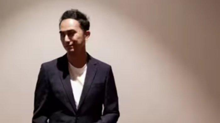 Cerita Aktor Sekaligus DJ Winky Wiryawan Naik Pesawat Kelas Ekonomi ...