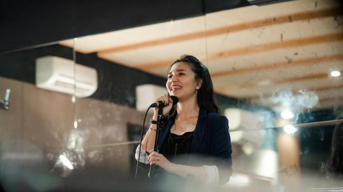 Andira, Perempuan Cantik Ini Bakal Masuk Deretan Penyanyi Perempuan ...