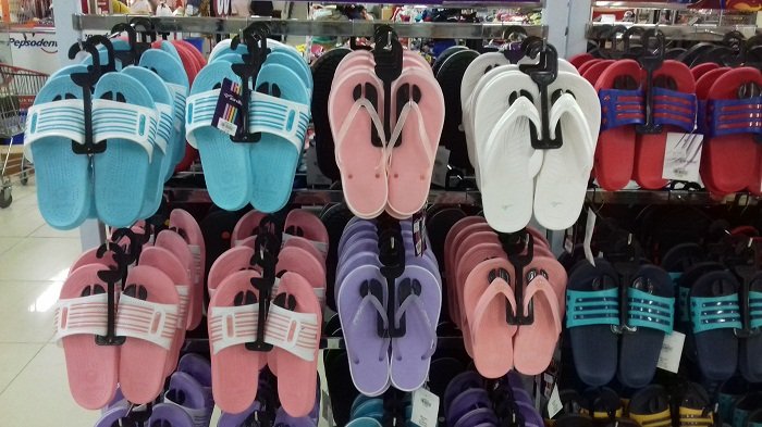 Sandal Merek Zandilac ini Harganya Didiskon 50% di Luwes Loji Wetan ...