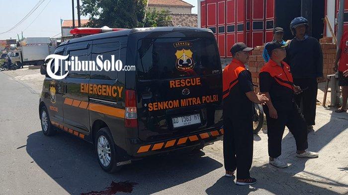 Pengendara Honda Astrea Seruduk Mobil di Perbatasan Sragen-Karanganyar ...