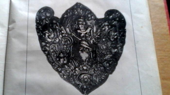 Badong, Celana Anti Selingkuh Koleksi Museum Mangkunegaran Solo Punya ...