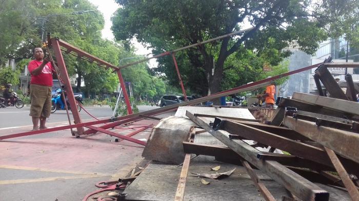 Bus Baru Beroperasi, Marka Halte Batik Solo Trans Diperpanjang ...
