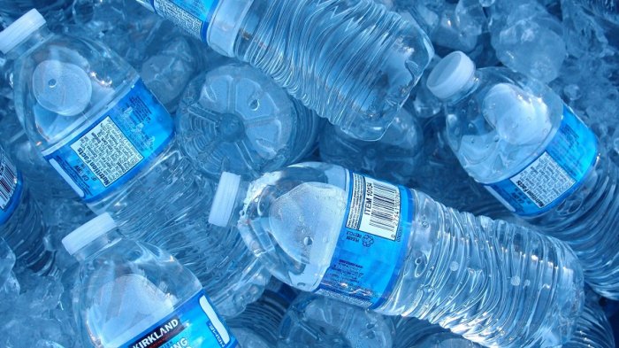 Rahasia di Balik Botol Plastik Air Mineral yang tak Boleh Diisi Ulang ...