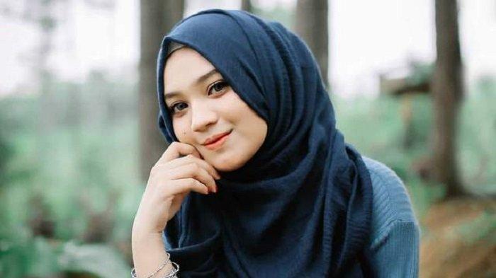 Chord Kunci Gitar & Lirik Lagu Biar Kusimpan Mira Putri, Takkan Pernah ...