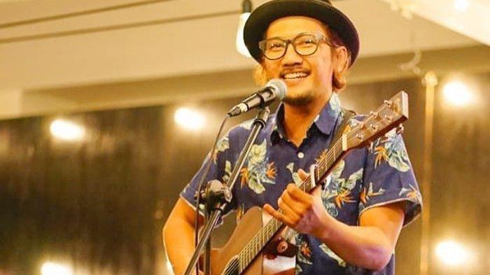 Chord Kunci Gitar dan Lirik Lagu Telepon Aku - Sandy Canester: Telepon ...
