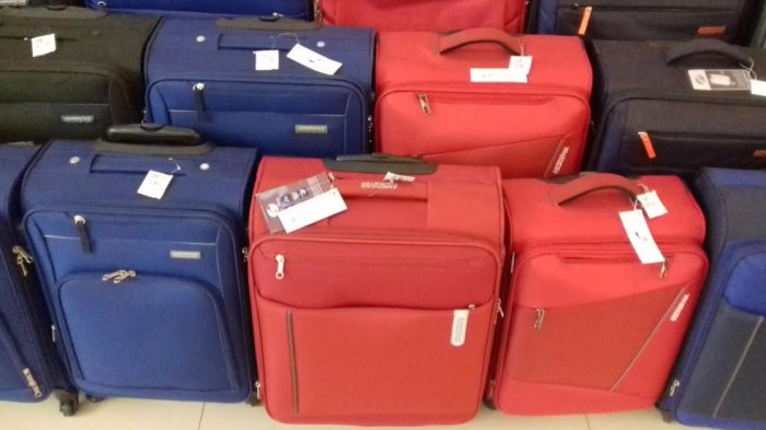 Mau Bepergian Akhir Tahun? Cek Harga Koper yang Harganya Diskon 50 ...