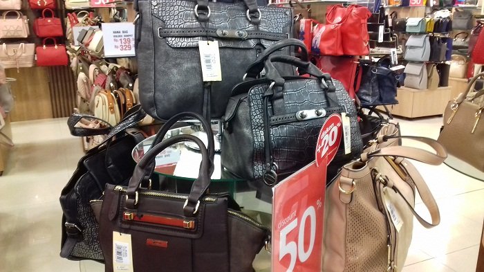 Harga Tas Merek Belleza ini Diskon 50% di Matahari Solo Square, Mau ...
