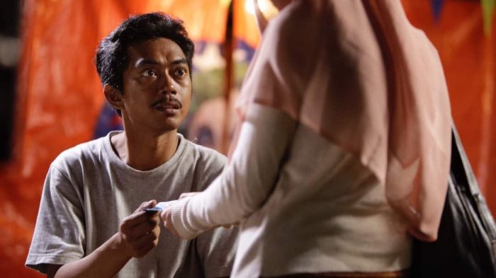 Ence Bagus Rela 'Downgrade' Pola Pikir Demi Karakternya di Film Guru ...