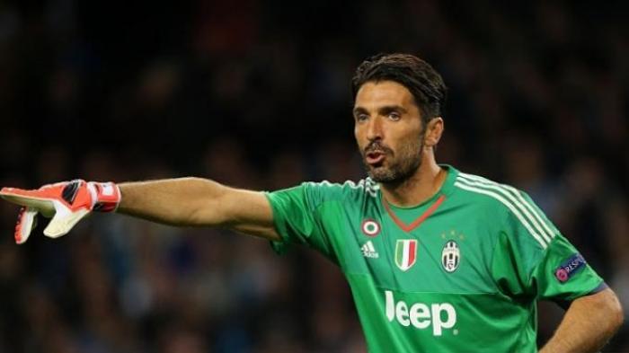 Kiper Veteran Juventus, Gianluigi Buffon Tolak Tawaran Barcelona Karena ...