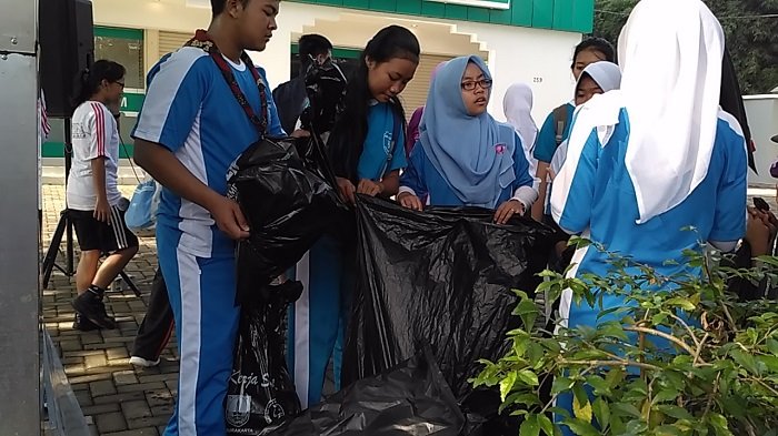 Berita Foto Grebeg Sampah Hingga Aksi Pungut Sampah di Car Free Day Solo - Tribunsolo.com