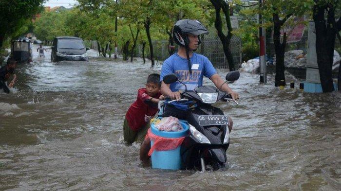 Tips Terjang Banjir Pakai Motor Matic, Pahami Letak Saringan Udara hingga Teknik Pengereman ...