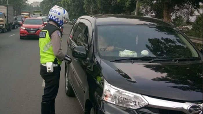 Tak Biasa, Ibu Hamil di Subang Ngidam Ditilang Polisi, Kisahnya Viral ...
