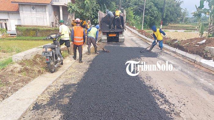 Jelang Libur Panjang Lebaran, Perbaikan Jalan di Kawasan Wisata Karanganyar Dikebut - Tribunsolo.com