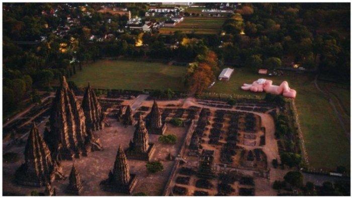 Viral Patung KAWS di Kompleks Candi Prambanan, Berikut Jadwal dan Harga ...
