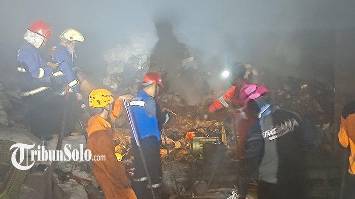 Kronologi Kebakaran Gudang Rongsok di Karanganyar : Kepulan Asap Bikin Curiga Warga Sekitar ...