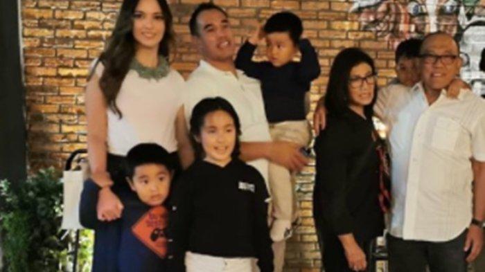 Sayang Cucu, Mertua Nia Ramadhani Aburizal Bakrie Bagikan Foto Masa Kecil Magika dan Mikhayla ...