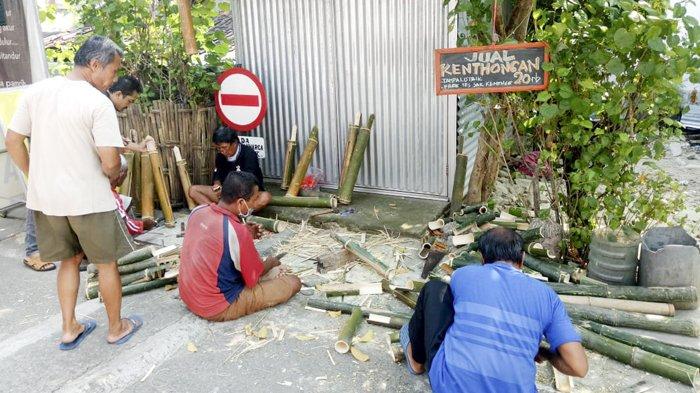 Makna Kode Bunyi Kentongan : Ketukan 5-5-5 Berarti Ada Pencurian, 1-1-1 ...
