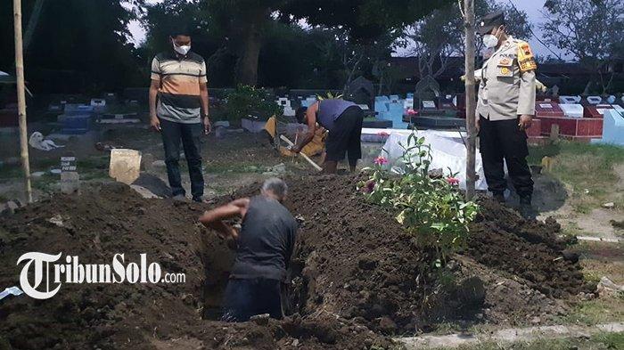 Berbekal Foto Keluarga, Identitas Korban Tertabrak Xpander di Klaten Terungkap : Warga ...