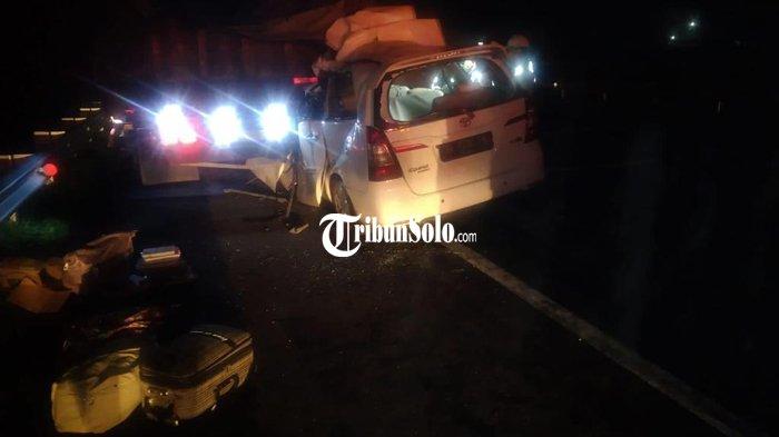 Kronologi Kecelakaan Maut Tol Solo-Ngawi : Diduga Sopir Innova Mengantuk, Seruduk Truk Tronton ...