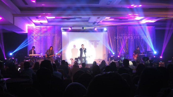 VIDEO - Penampilan Band Naff Bikin Tamu di Lor In Solo Terbawa Perasaan ...