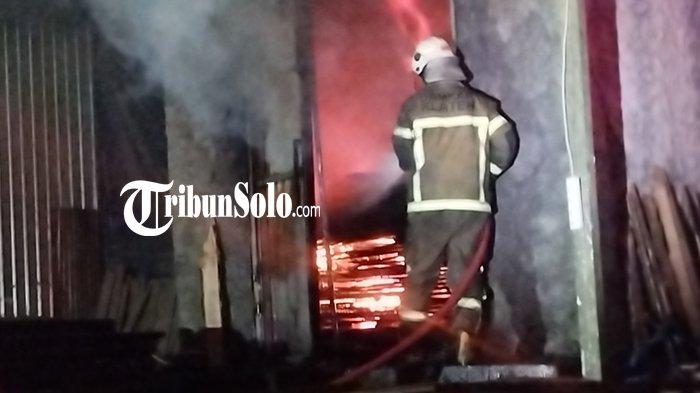 Oven Kayu di Tengah Pemukiman Warga Trucuk Klaten Terbakar, Beruntung Tak Menjalar ke Rumah ...