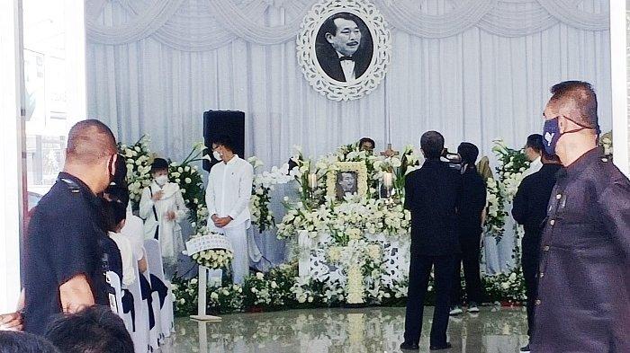Potret Dekorasi Jelang Pemakaman Pengusaha Robby Sumampouw yang Mulai ...