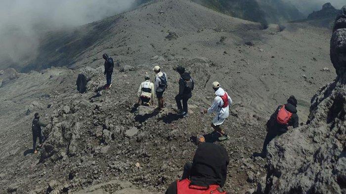 Viral Pendaki Muncak di Gunung Merapi saat Status Siaga, Diduga Naik dari Jalur Tikus di ...