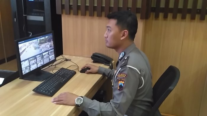 Foto-foto Ruang Kontrol 62 Kamera CCTV TMC Satlantas Polresta Solo ...