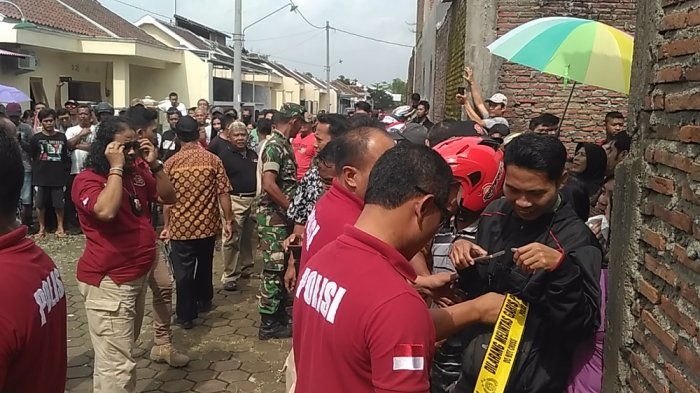Ratusan Warga Antusias Saksikan Rekonstruksi Kasus Pembunuhan Dera di Sawahan, Boyolali ...
