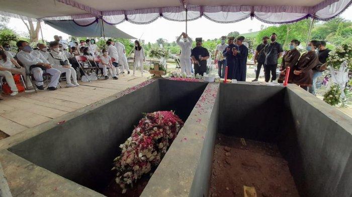 Pemakaman Robby Sumampouw Berlangsung 2 Jam, Digelar dengan Prosesi ...