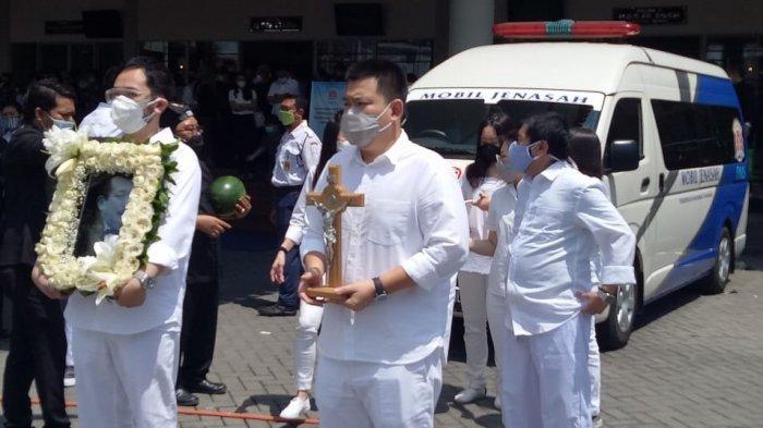 Tinggalkan 1 Istri, 5 Anak & 7 Cucu, Siapa Penerus Bisnis Robby ...