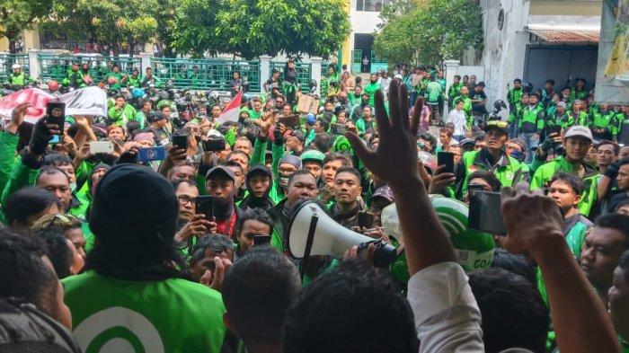 Resmi! Prabowo Minta Gojek dan Grab Beri THR untuk Driver Ojol, Bentuknya Uang Tunai ...