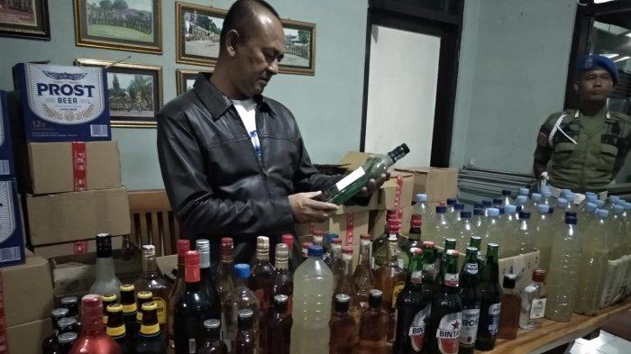 Satpol PP Sukoharjo Sita Ratusan Botol Miras di Mojolaban - Tribunsolo.com