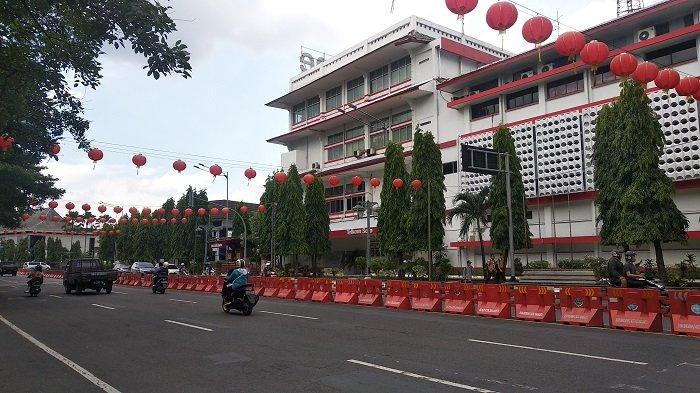Jelang Imlek, Ribuan Lampion Mulai Hiasi Kawasan Pasar Gede Solo ... Jelang Imlek, Ribuan Lampion Mulai Hiasi Kawasan Pasar Gede Solo ...