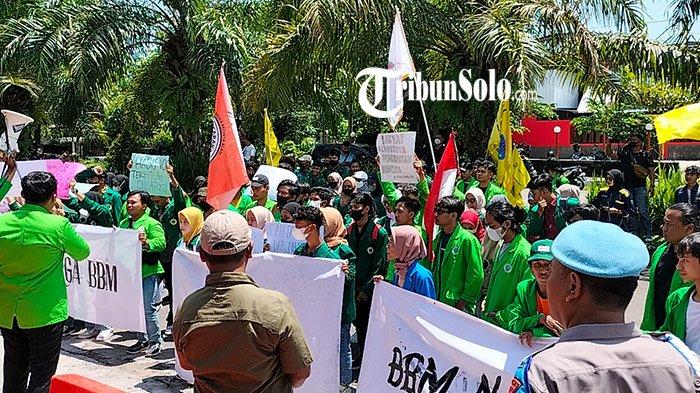 Demo Mahasiswa Universitas Boyolali Sikapi Kenaikan Harga BBM, Bawa Poster hingga Sampaikan ...