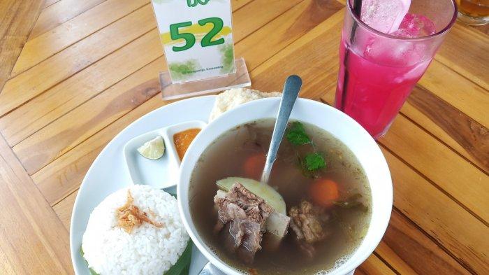 Resto Segoro Ijo Kemuning, Santap Hangatnya Sop Iga di Tengah Udara ...