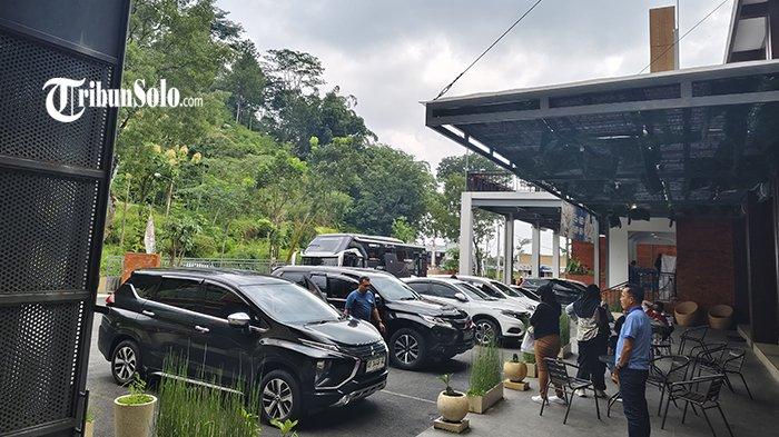 Libur Lebaran, Toko Oleh-oleh Khas Tawangmangu Karanganyar Full Senyum ...