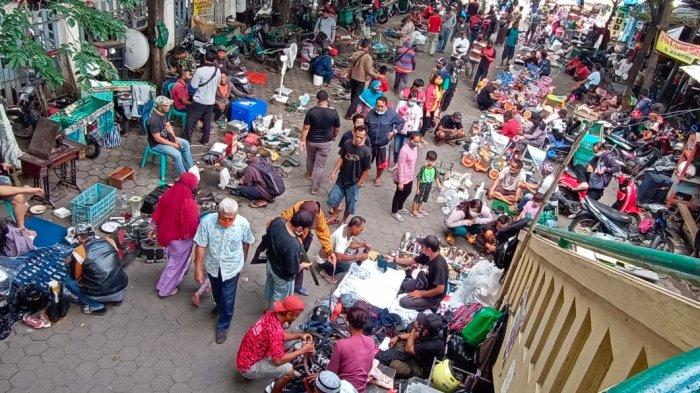 Viral Pasar Klitikan Solo Penuh Kerumunan Orang, Pembeli Mengaku Harus ...