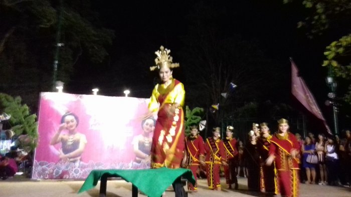 Semarak Budaya Indonesia Tampilkan Tarian Tuwu Asal Nias di Taman ...