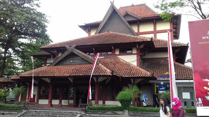 ISI Solo Gelar Event Kreatif Ngobrol Santai Bareng Desainer Grafis ...