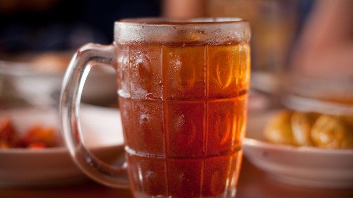 7 Bahaya Minum Es Teh Jumbo Tiap Hari saat Cuaca Panas, Awas Rentan Gagal Ginjal hingga Stroke ...