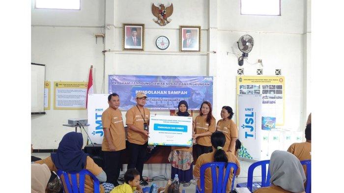 PNM Yogyakarta Edukasi Cara Mengelola Sampah, Serahkan Bantuan ...