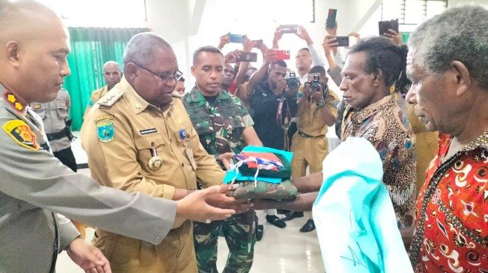 Tiga Pimpinan TNPB Wilayah Sorong Selatan Serahkan Diri, Kapolres: Sisanya Kami Tunggu ...